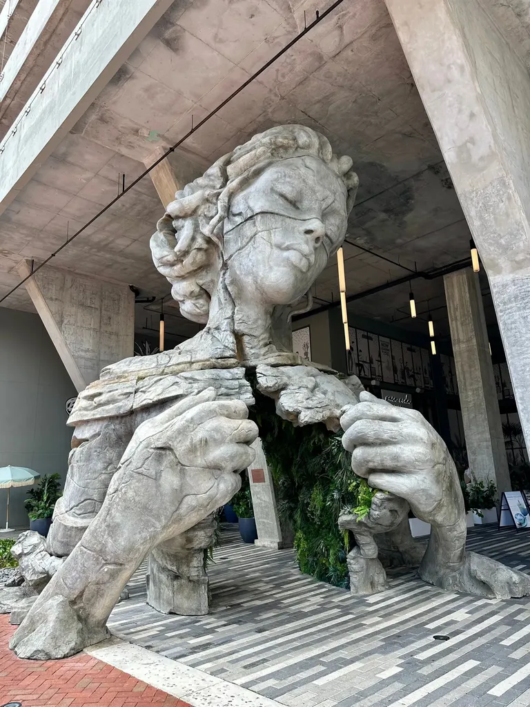 "Thrive" de Daniel Popper à Fort Lauderdale : une sculpture monumentale ...